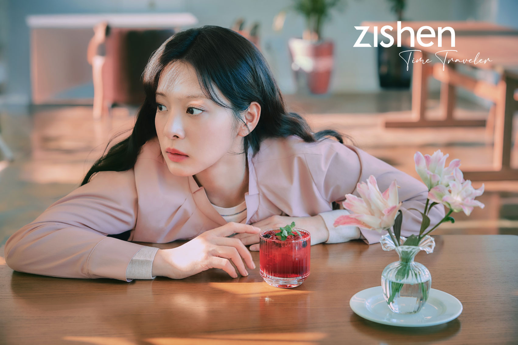 패션비즈 | 20주년 '지센' 배우 설인아와 봄 시즌 신규 컬렉션 선봬