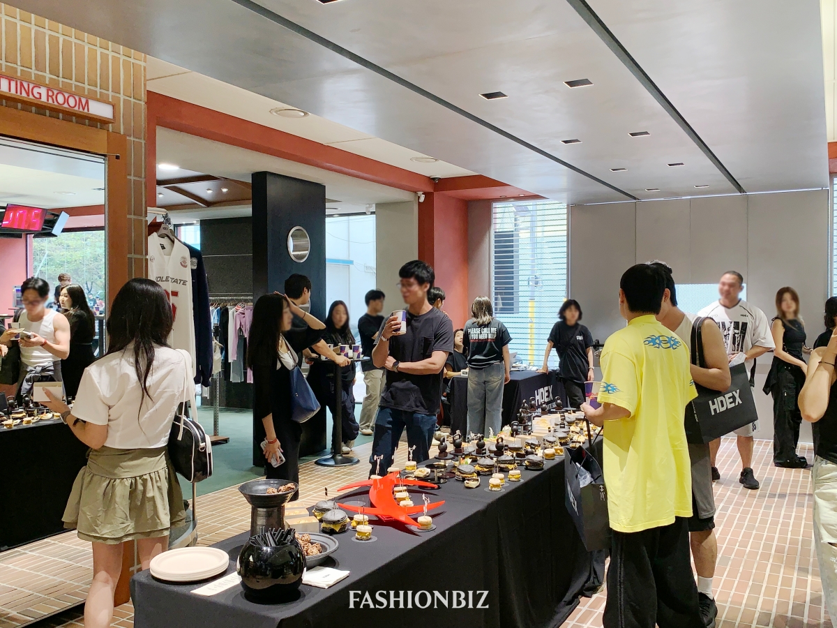 패션비즈 | 헬스장 아니야? HDEX 도산공원에 '힘도산' 플래그십 오픈